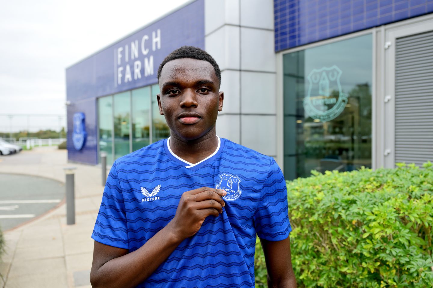Kenyan young striker Ray Robert signs first professional deal with Everton